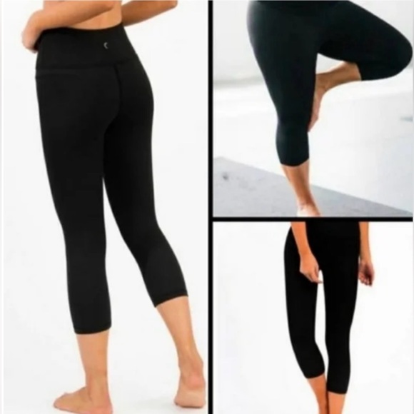 ZYIA | Pants & Jumpsuits | Zyia Active Black Cropped Leggings Size 8 ...